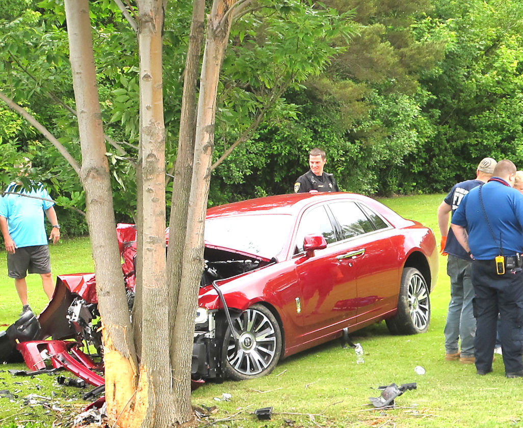 Man hurt after vehicle crashes into tree | News, Sports, Jobs ...